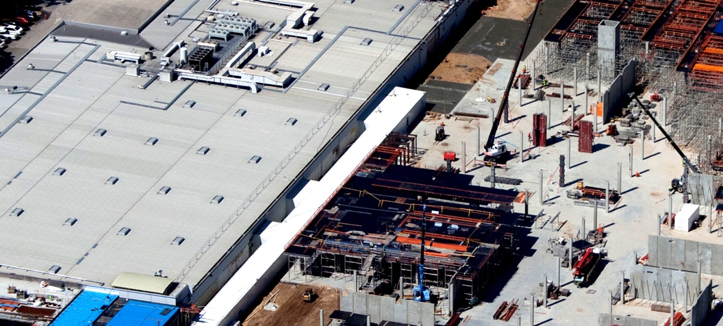 Mandurah Forum Hoarding & Feature Green Travellator Wall | Neesh ...